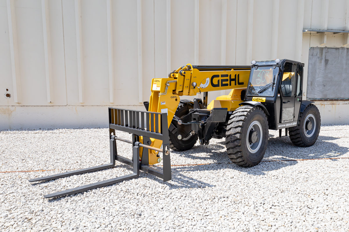Telescopic Handler & bucket trucks for sale or rent | CraneWorks, Inc.